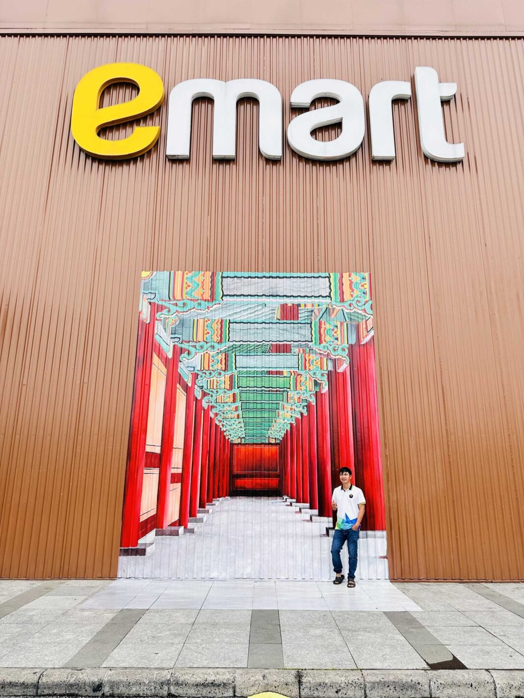 Vẽ Tranh Siêu Thị Emart - Vẽ Tranh Trên Tôn Chụp hình chekin